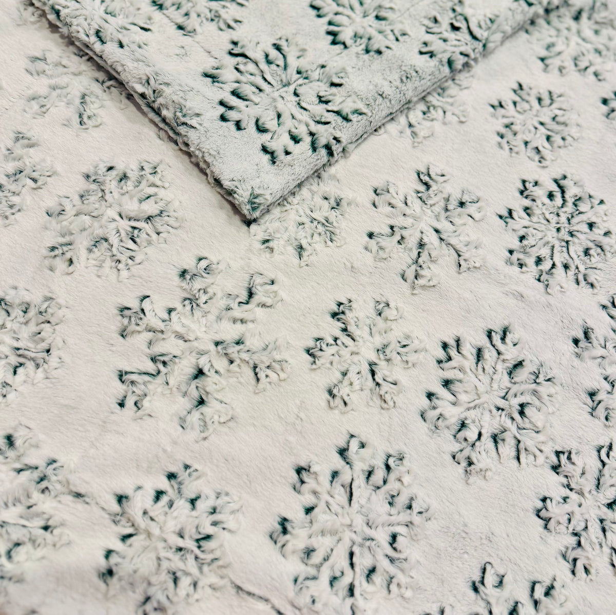 DMC Exclusive Frosted Emerald Embossed Snowflake – The Designer Minky ...